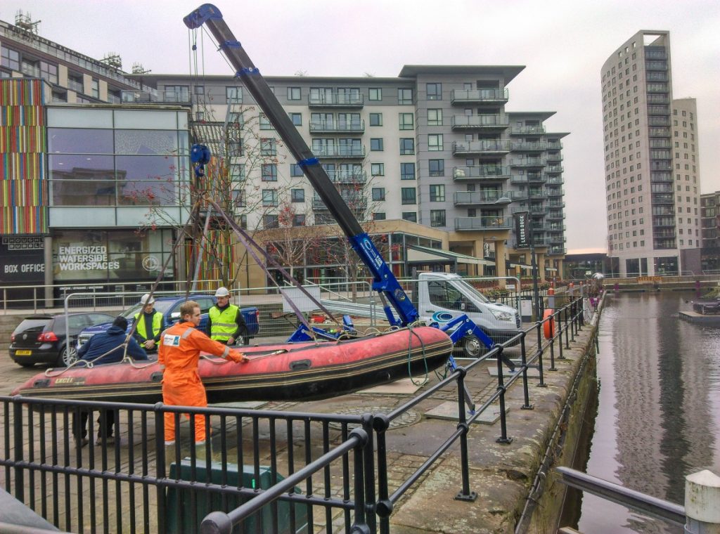 crane-helps-diving-team - Dales Water